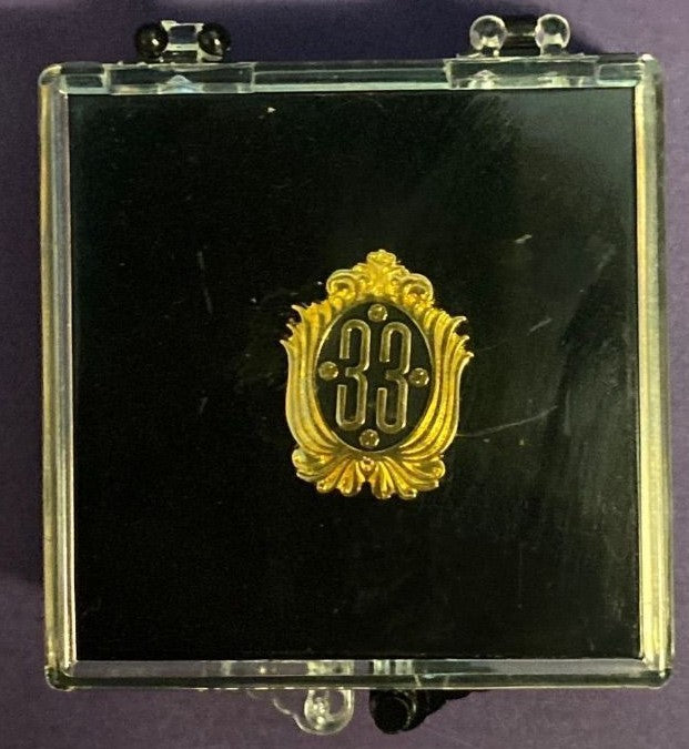 Disneyland Old Disney Club 33 Logo Members Only Lapel Pin Gold Tone ...